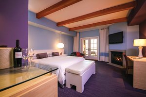 Wine & Roses Hotel Lodi, CA - See Discounts