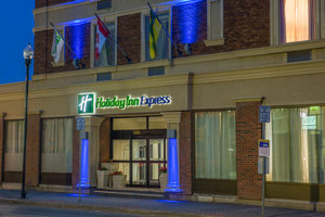 Holiday Inn Express & Suites Downtown Regina, SK - See Discounts
