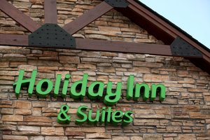 Holiday Inn & Suites Lake Elmo, MN - See Discounts